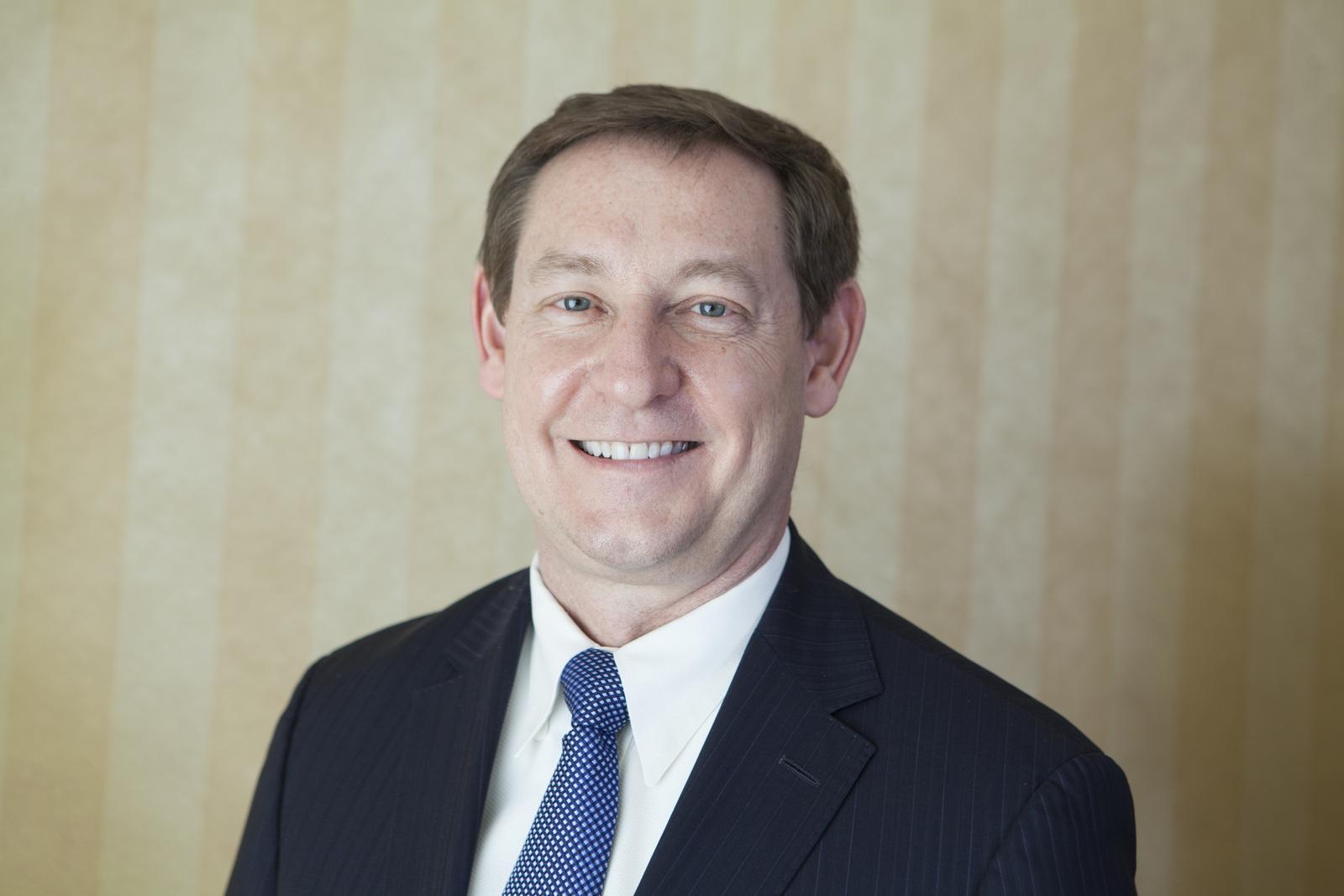 Jim Samples pokieruje TVN - Puls Biznesu - pb.pl